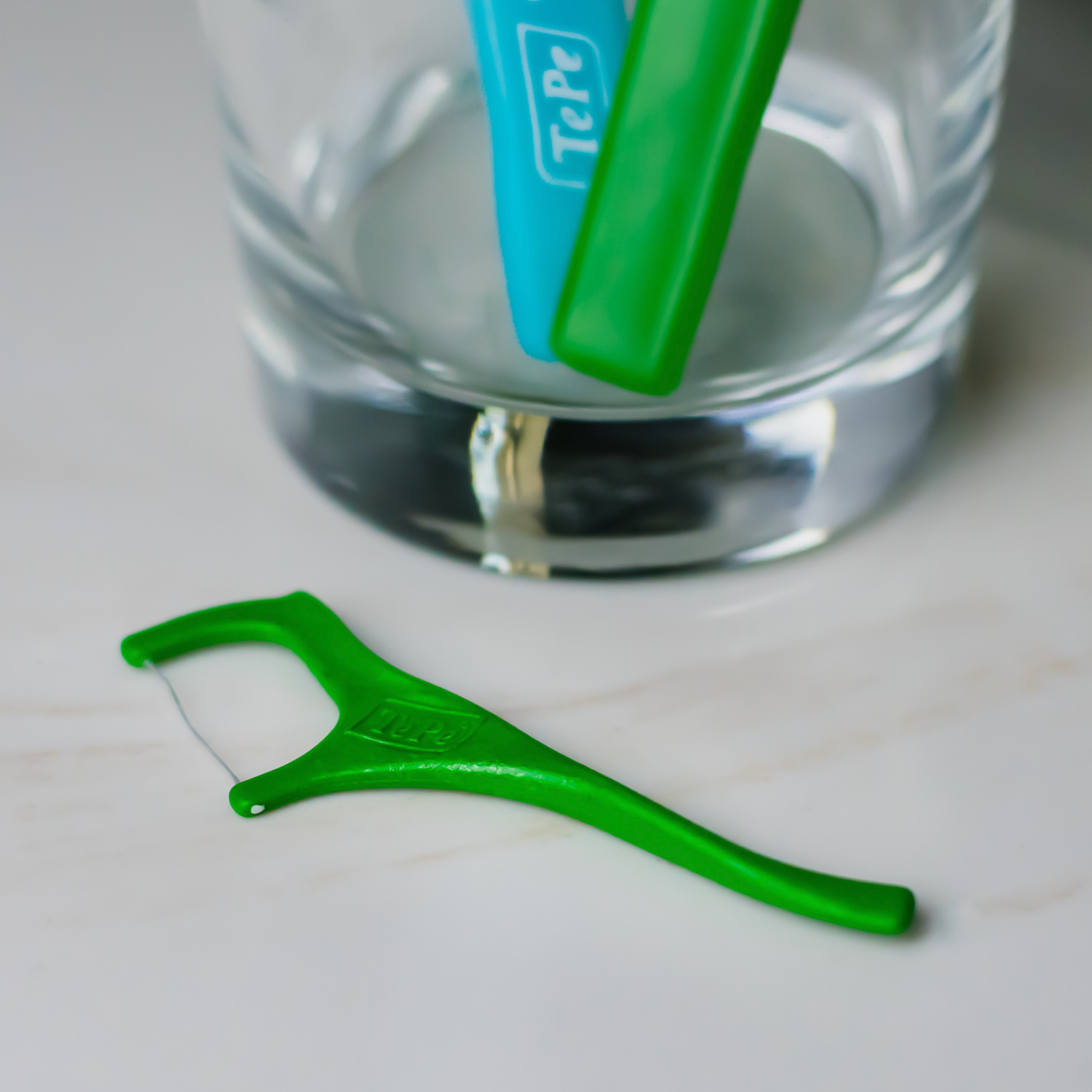 How to Floss Teeth Properly & the Best Flossing Products