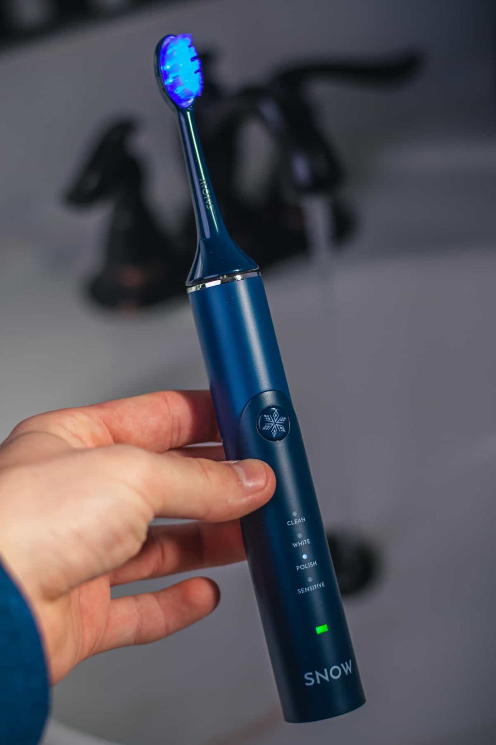 Snow LED Toothbrush Review: Does It Really Whiten Teeth?