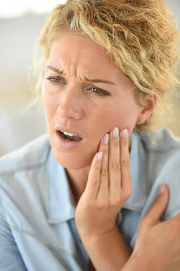 Pericoronaritis: infección e inflamación de encías durante la erupción