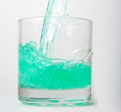 Enjuague bucal: guía sobre el uso de colutorios bucales