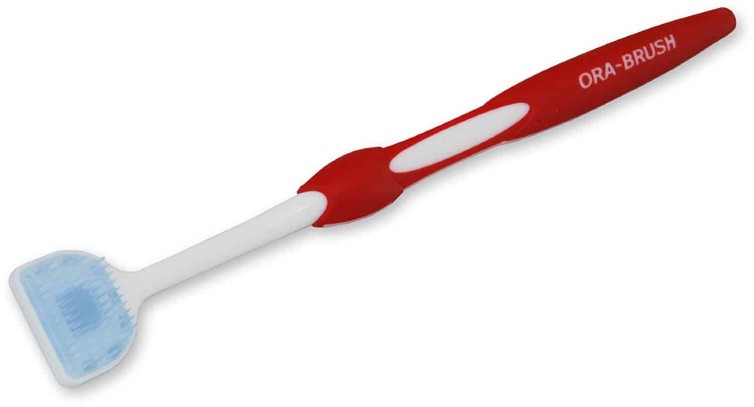 ¿Cómo limpiarse bien la lengua sin sufrir arcadas?