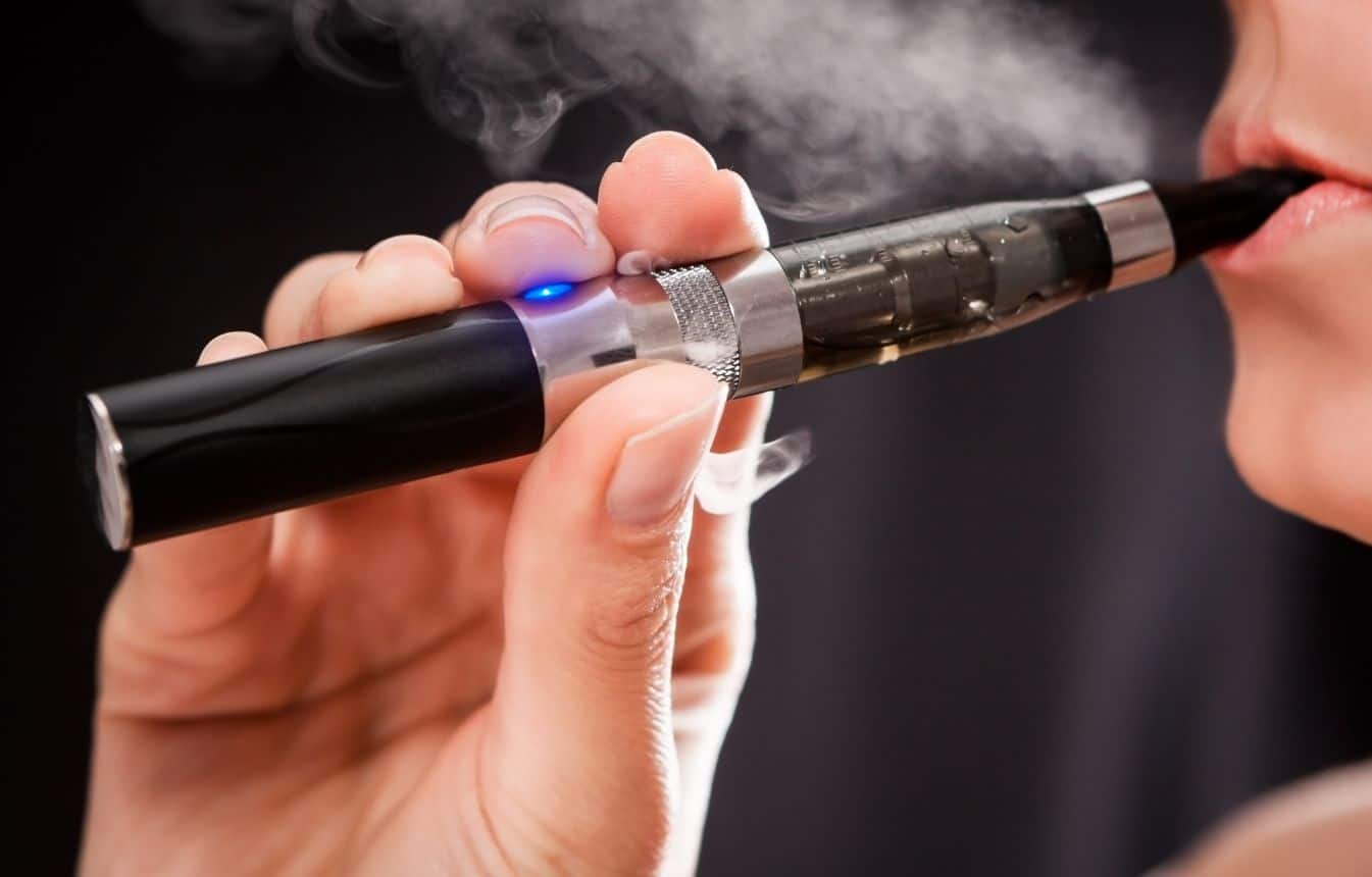 Does Vaping Stain Your Teeth? The Truth About E-Cigarettes - Dentaly.org