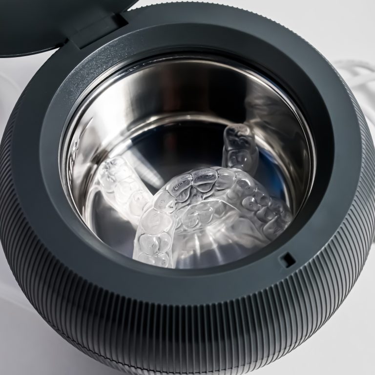 7 Easy Ways How To Clean Teeth Aligners at Home - Dentaly.org